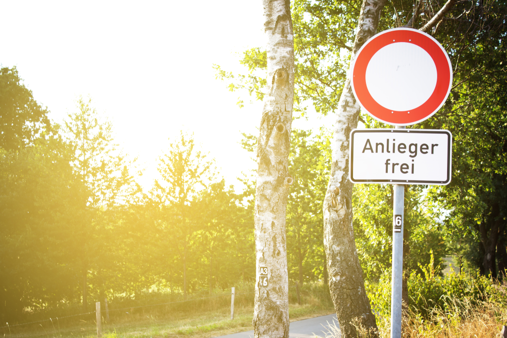 Durchfahrt verboten: Verkehrszeichen und Regeln im Überblick