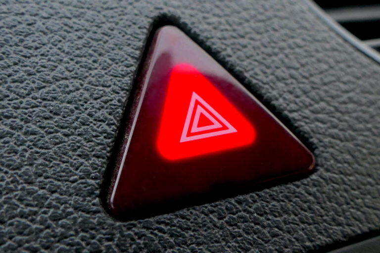 Der Warnblinker am Auto: Alles, was du wissen musst!